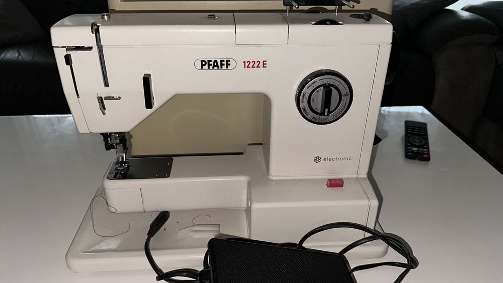 Nähmaschine mit Koffer von PFAFF Modell 1222 E super Zustand | Kaufen ...