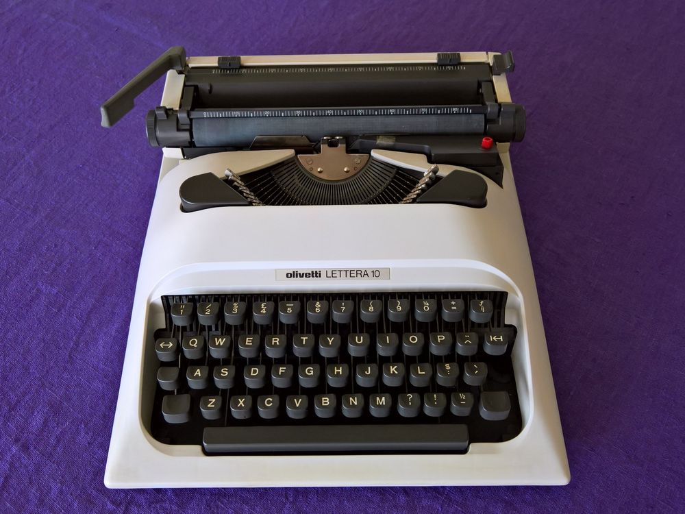 Machine à écrire Olivetti Lettera 10 - Vintage Rétro! (Gebraucht) in ...