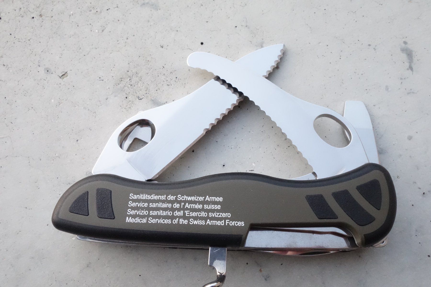 Victorinox Dual Pro Sanität Oberfeldarzt der Schweizer Armee (Neu (gemäss Beschreibung)) in St ...