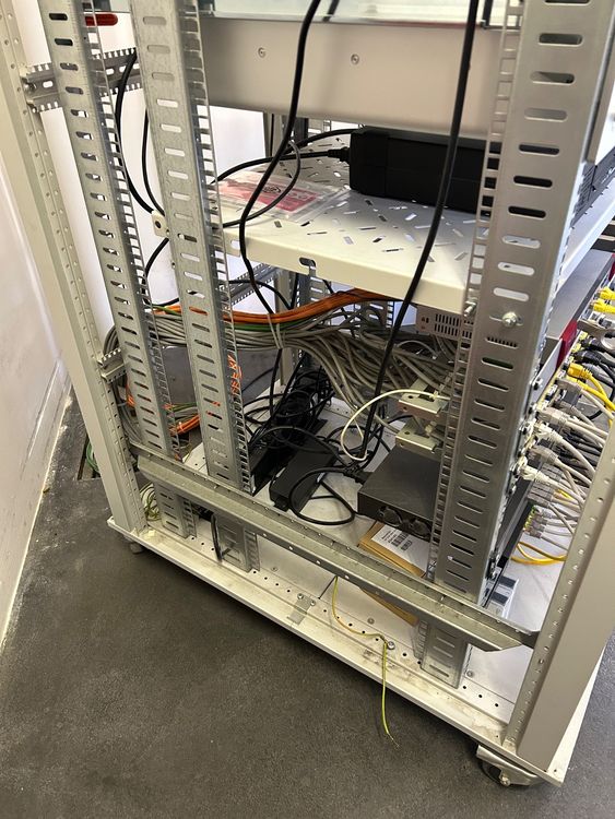 Schaefer IT-Systeme Server Rack 43U (Gebraucht) in Zürich für CHF 1 ...