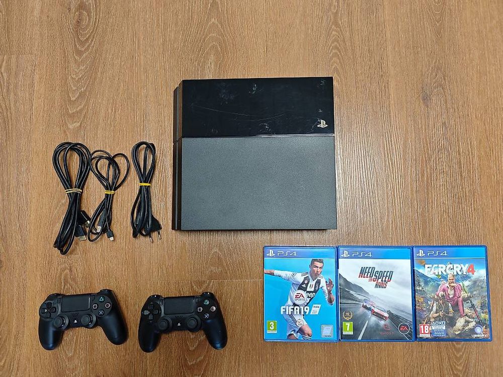 PS4 Konsole + 2 Controller + 3 Games (Gebraucht) in Sitterdorf für CHF ...
