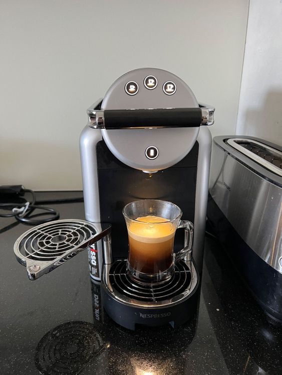 Nespresso Pro Zenius + 600 Kaffeekapseln GRATIS | Kaufen auf Ricardo