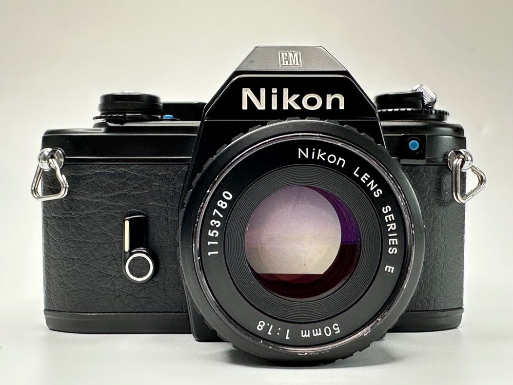 Neuwertig, gewartet, kultig: Nikon EM mit 50mm 1:1.8 (Neu (gemäss Beschreibung)) in für CHF 220 ...