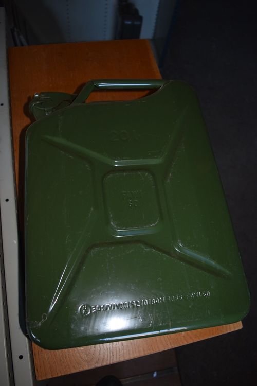 Jerricane essence 20 litres (Gebraucht) in Grandval für CHF 10 – nur ...