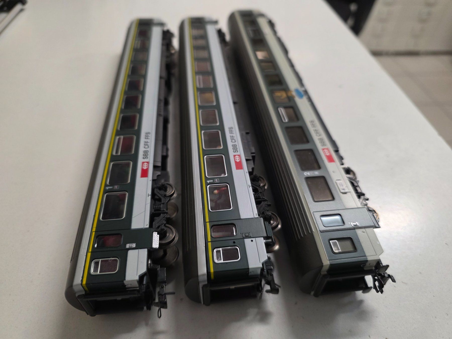 Roco 3 voitures CFF dès 1.-fr (D'occasion) à bassecourt pour CHF 1 ...