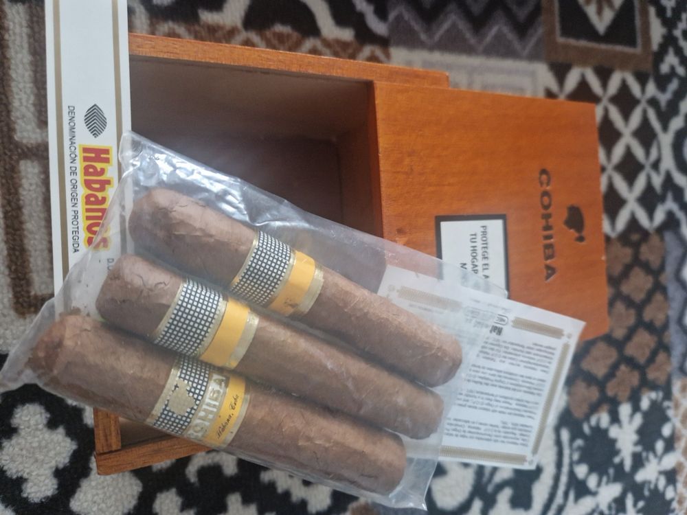 Cohiba Robusto Zigarren, 3 x Absolute TOP Zigarre in BOX (Neu und originalverpackt) in Wohlen AG ...