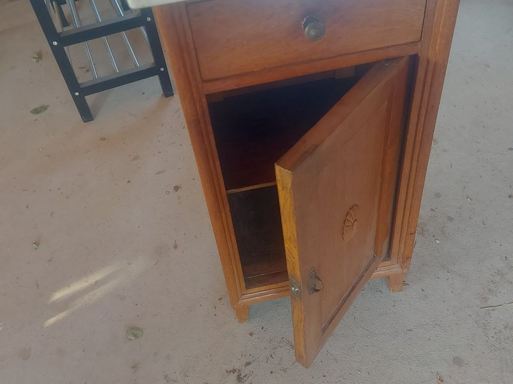 Nachttischli /Beistelltischli Holz/Marmorplatte Vintage (Gebraucht) in Eich für CHF 20 – nur ...