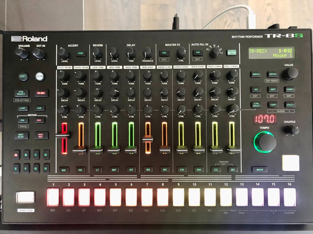 Roland TR8S Drum Machine (Gebraucht) in Lausanne für CHF 380 – mit ...