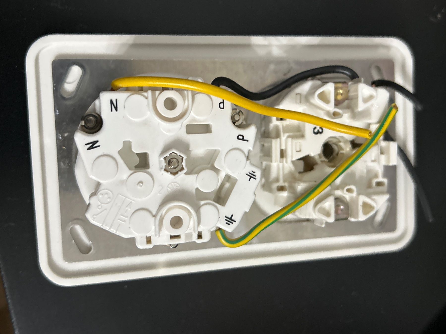 Feller Standard Druckschalter + T13 (Gebraucht) in zürich für CHF 25 ...