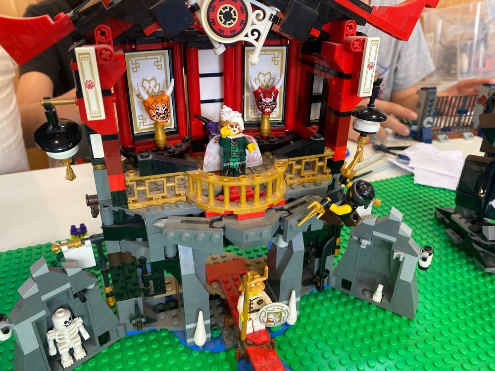 Lego Ninjago Temple of Resurrection (70643) (Gebraucht) in Biberist für ...
