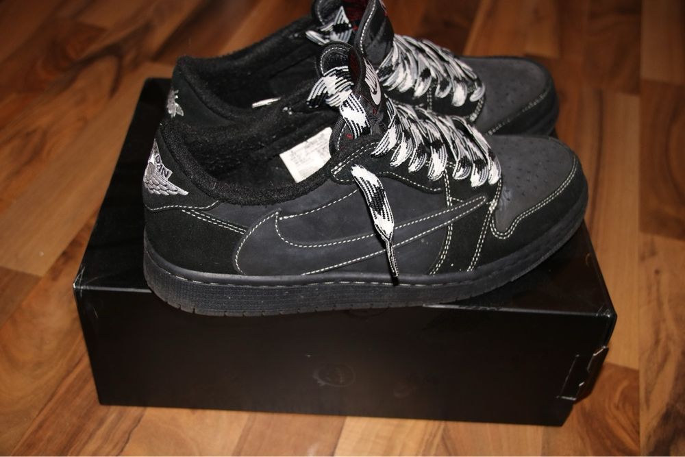 Black Phantom Travis Scott (Gebraucht) in Wiler für CHF 150 – mit ...
