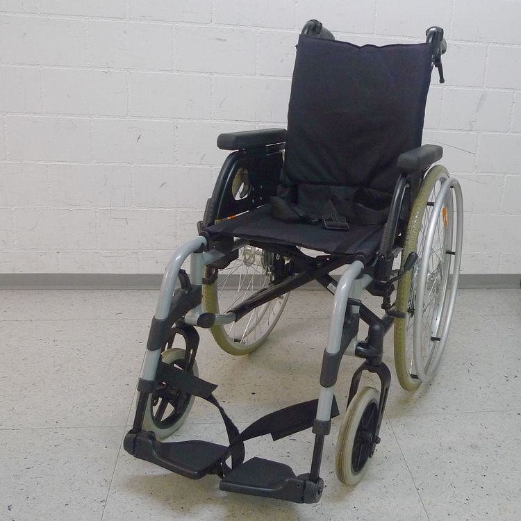 Rollstuhl Breezy, SB 38 cm, Zusatzbremsen, nur CHF 229 (Gebraucht) in Lengnau für CHF 229 – mit ...