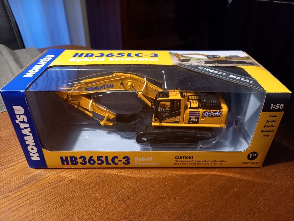 Modellbagger Komatsu HB365LC-3 Hybrid (Neu und originalverpackt) in ...