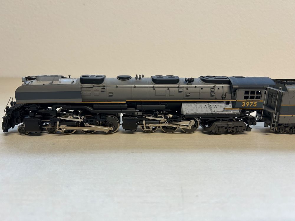 Rivarossi 4-6-6-4 Challenger 3975 Union Pacific Spur H0 (Gebraucht) in ...