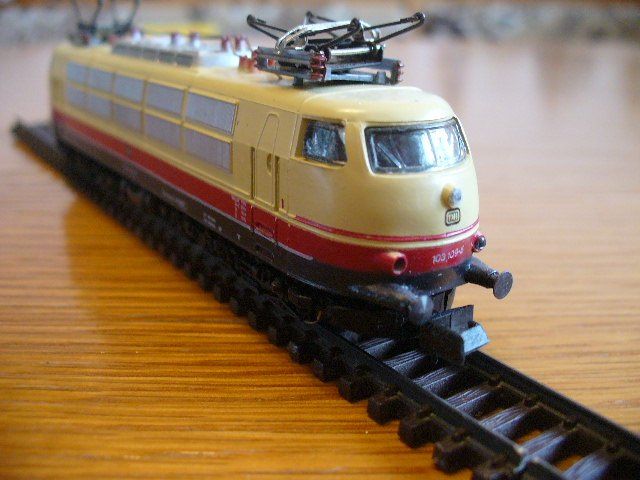 Arnold E-Lok BR103 der DB mit den TEE Farben (Gebraucht) in Winterthur ...