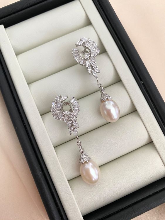 Perlen Ohrringe/ Echte Süsswasserperlen (Neu und originalverpackt) in Sarnen für CHF 120 – mit ...