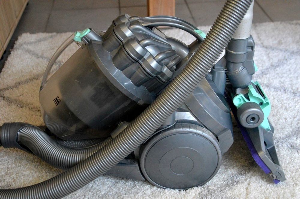 Dyson DC08 Staubsauger / aspirateur | Kaufen auf Ricardo