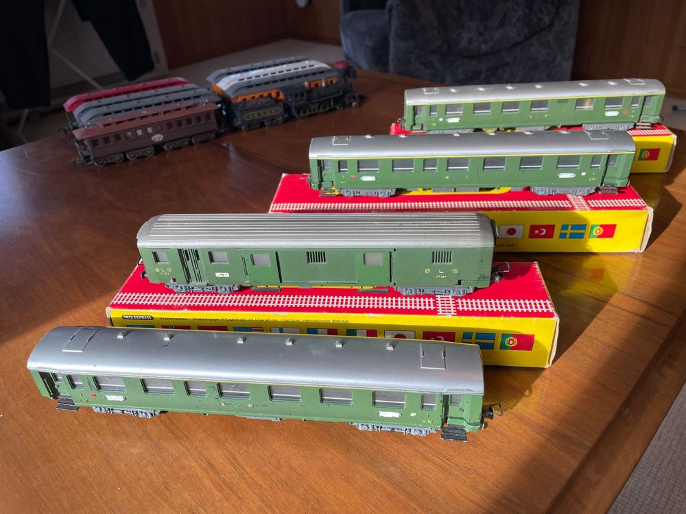 Trix Express BLS.Schnellzug mit Packwagen, 4-teilig, H0 GS (Gebraucht) in Einsiedeln für CHF 40 ...