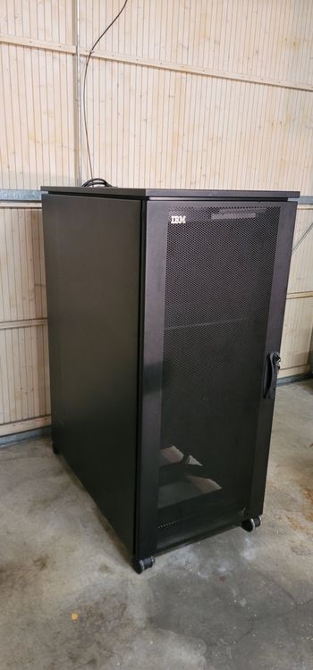 IBM Server Schrank Rack 25U (Gebraucht) in Opfikon für CHF 99 – nur ...