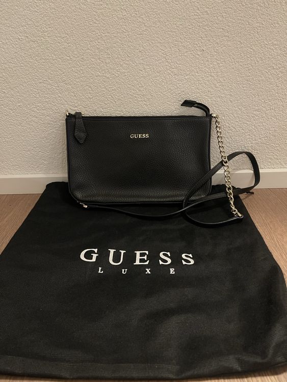 Guess Umhängetasche Schwarz Gold Kette neuwertig | Kaufen auf Ricardo