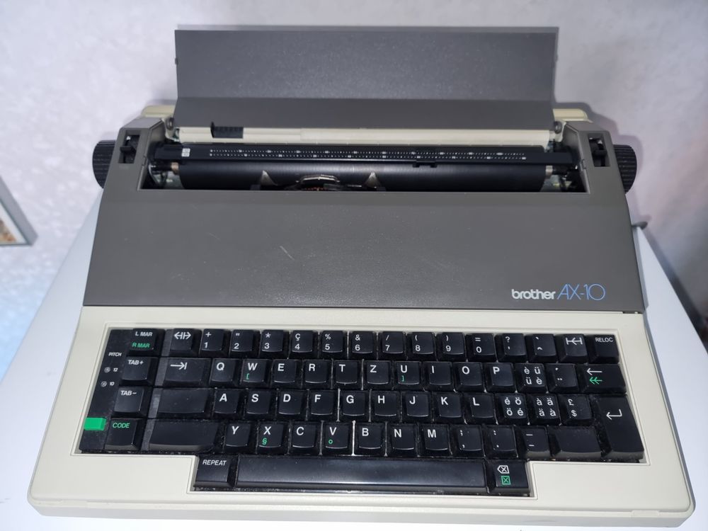 Schreibmaschine Brother AX-10 elektrisch (Gebraucht) in für CHF 8 – nur ...
