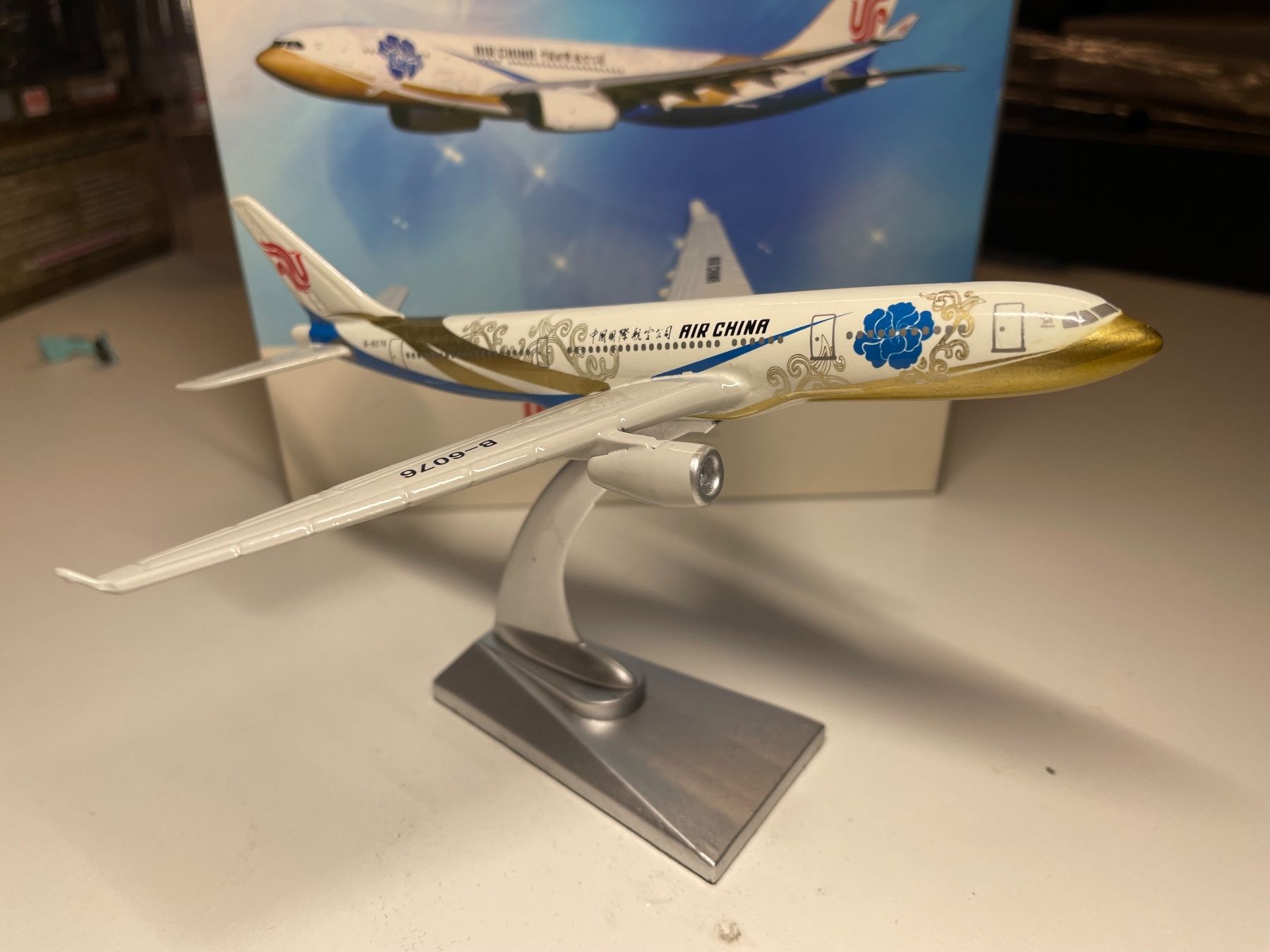 Airbus A330-200 Air China auf Ständer 1/400 (Neu und originalverpackt) in Hochfelden für CHF 19 ...