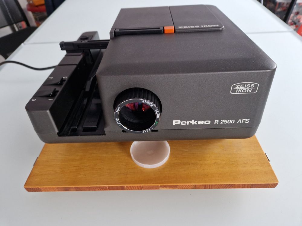 Dia Projektor "Zeiss Ikon Perkeo R2500 AFS" (Gebraucht) in für CHF 69 ...