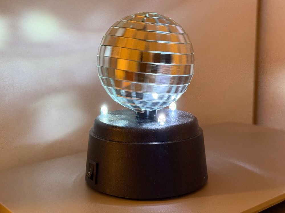 Mini Discokugel mit LEDs für Partystimmung | Kaufen auf Ricardo