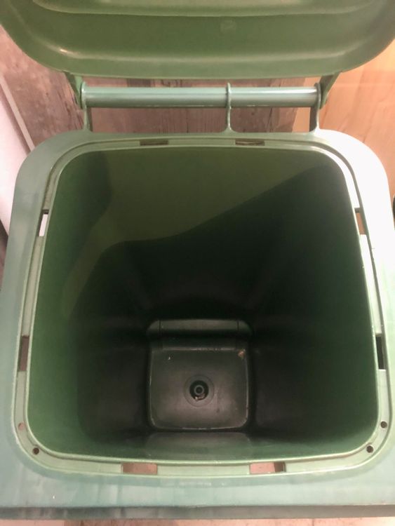 Container Kunststoff, 140l, grün (im 2er-Pack) (Gebraucht) in Bern für ...