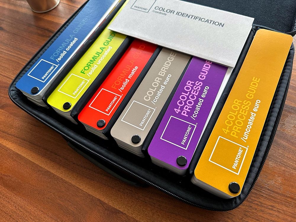 Komplettes Pantone-Set, 10-teilig, unbenutzt/neu | Kaufen auf Ricardo