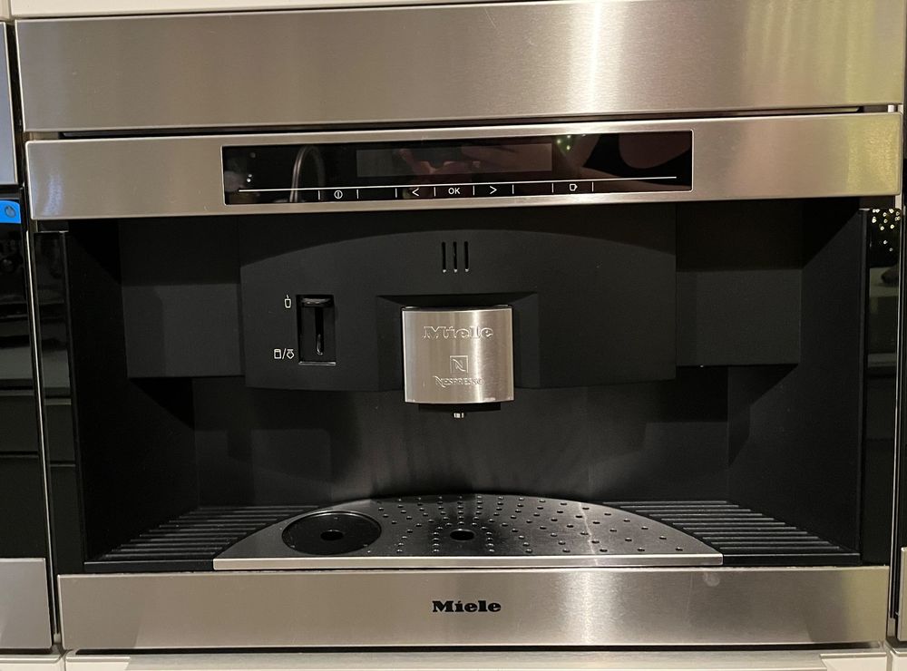 Miele Einbau-Kaffeevollautomat CVA 3660 für Nespresso | Kaufen auf Ricardo