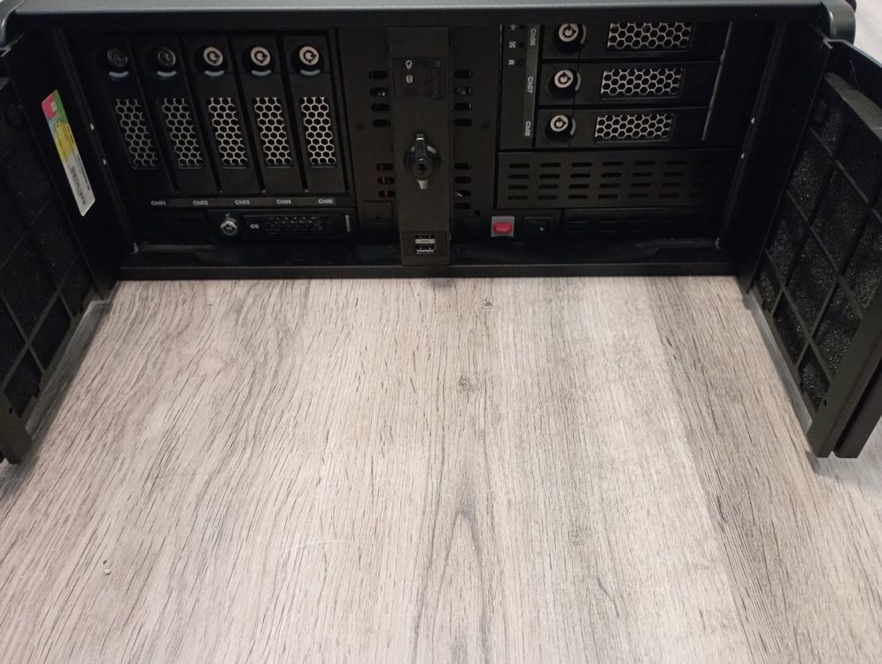 Kompletter Server, Xeon E5-2640v4, 9 x HDD Trays, RAID (Gebraucht) in ...