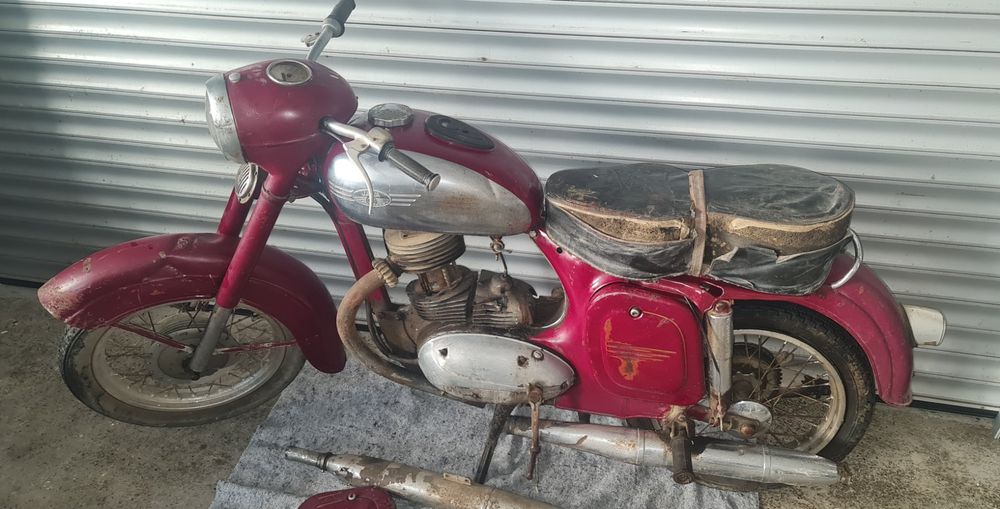 Jawa 250 ccm Baujahr 1956 ,Scheunenfund ,Oldtimer, Motorrad (Defekt) in ...