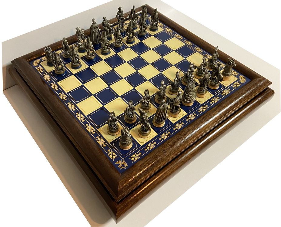 Schachbrett aus Mahagoniholz "7-jährige Krieg" (Gebraucht) in Rain für ...