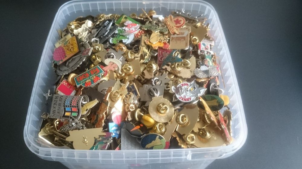 XXL Pin Sammlung ab CHF 1.- !!! (Gebraucht) in Matzingen für CHF 54 – mit Lieferung auf Ricardo ...