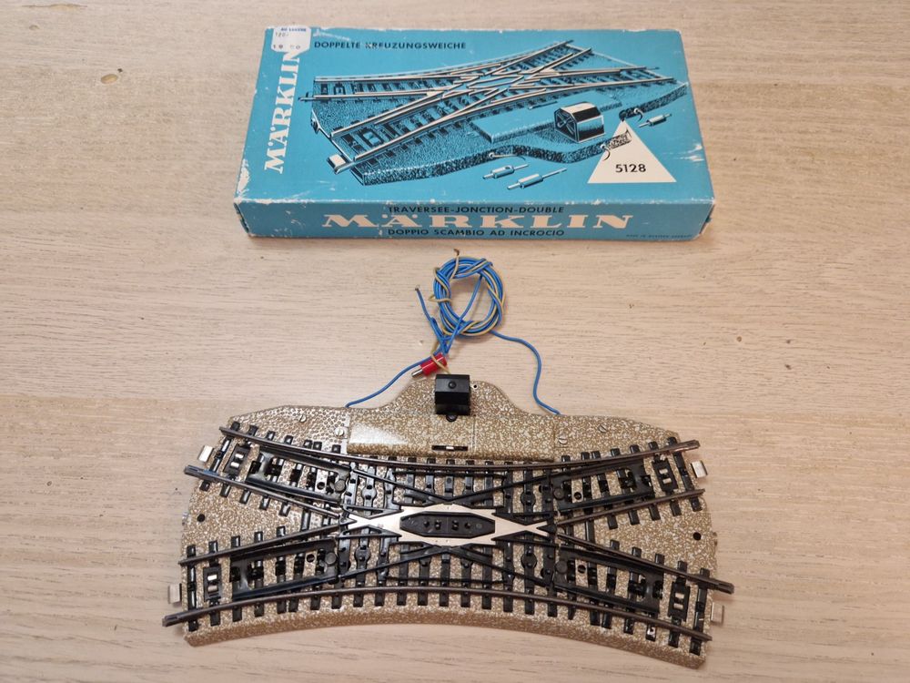 Märklin 5128 kreuzungsweiche H0 (2) (Gebraucht) in St-Aubin-Sauges für ...