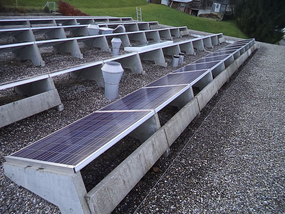 Solar Betonelemente grau für 10 PV Module auf Flachdach Nr.3 (Gebraucht) in Widen für CHF 50 ...