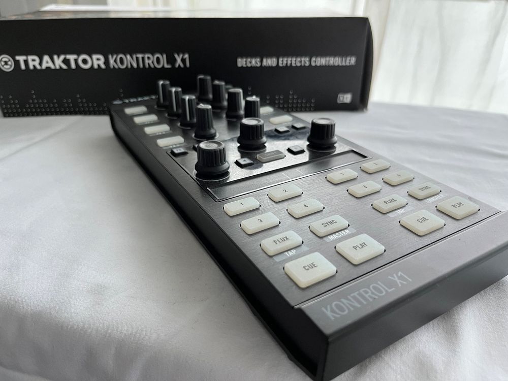 Traktor Kontrol X1 MK3 (Decks and Effects Controller) (Gebraucht) in ...