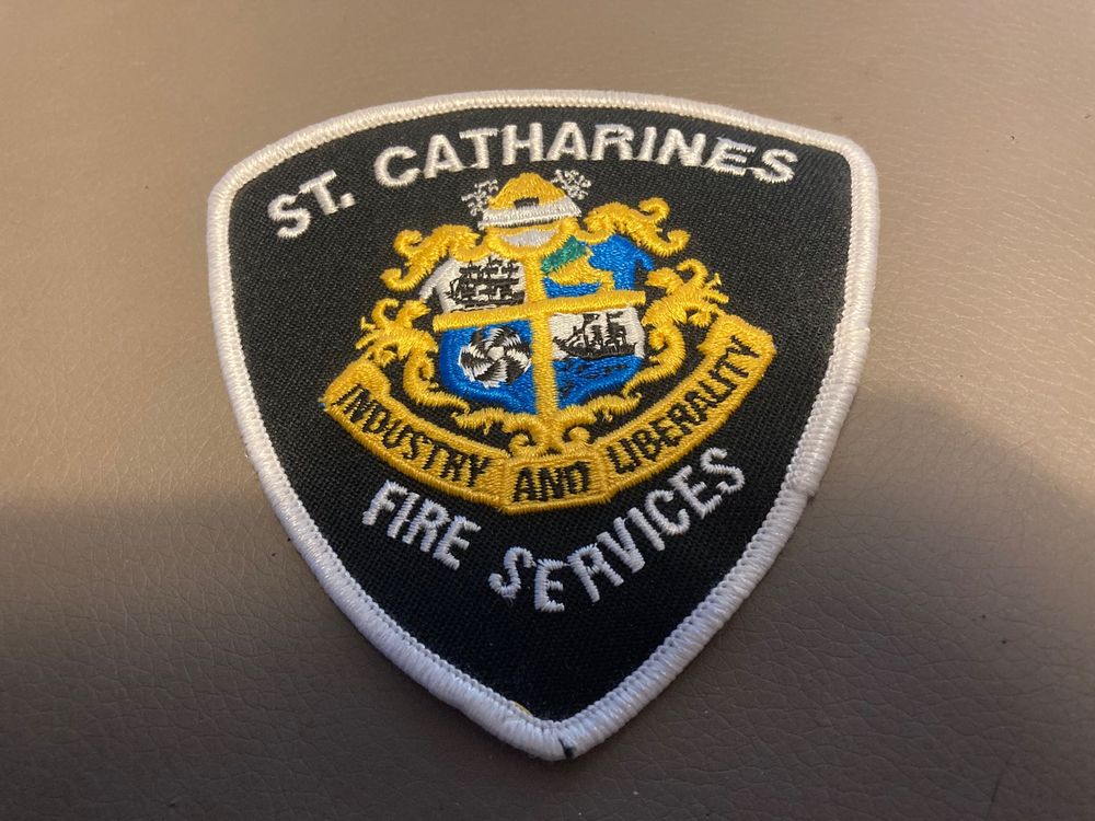 Patch écusson pompiers St. Catharines (Gebraucht) in Versoix für CHF 8 ...