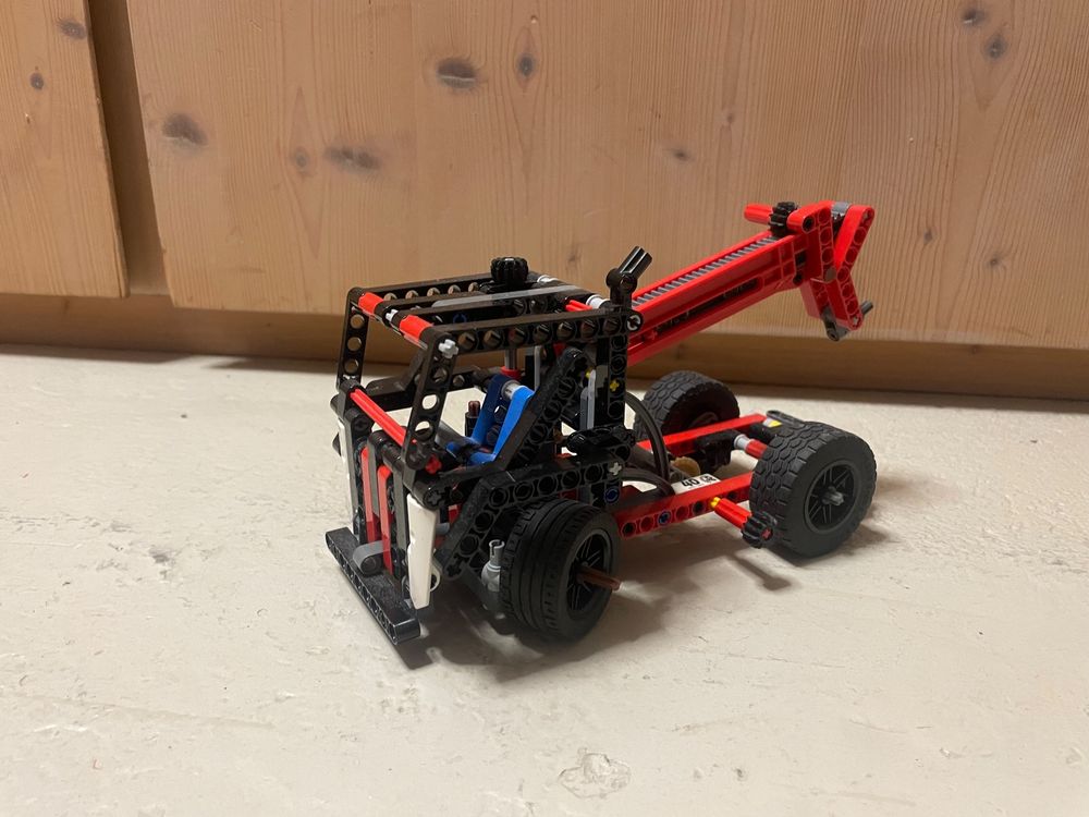 LEGO Technic telescopic handler (Gebraucht) in Uster für CHF 15 – mit ...