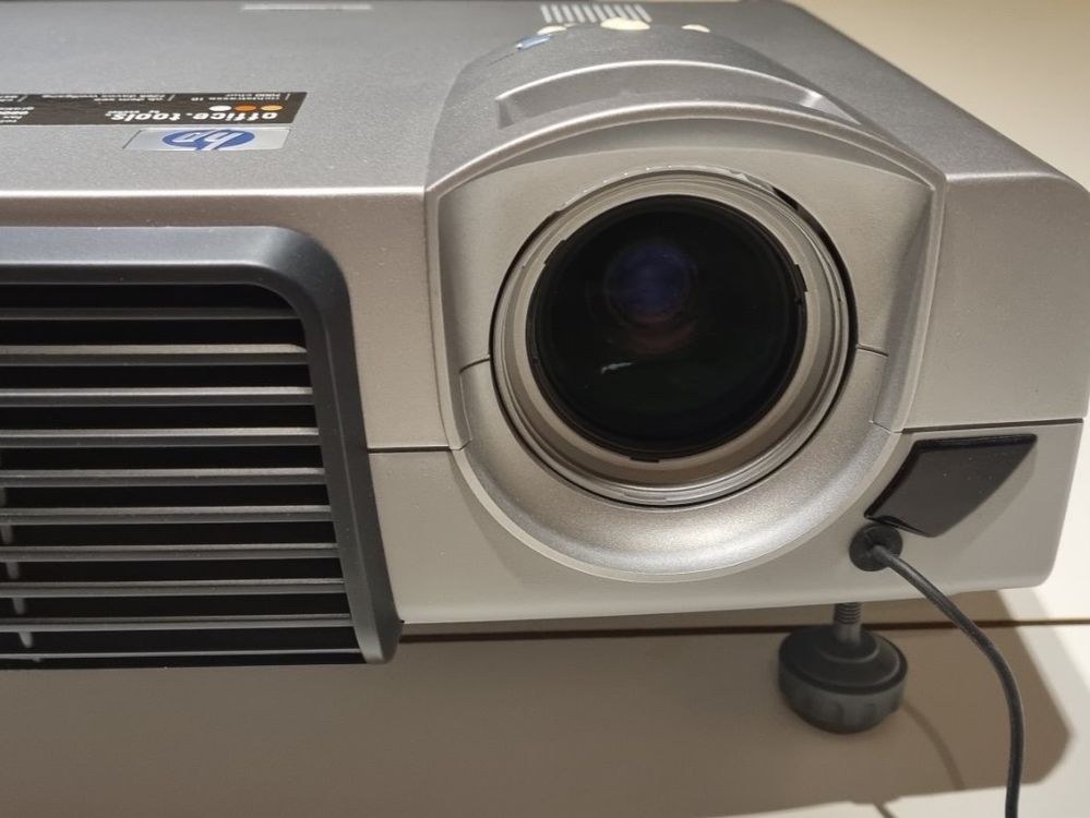 Beamer HP vp6110 (Gebraucht) in Flims Waldhaus für CHF 40 – mit ...