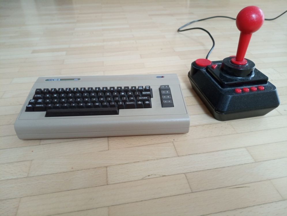 Mini Commodore 64 mit 64 Spielen | Kaufen auf Ricardo