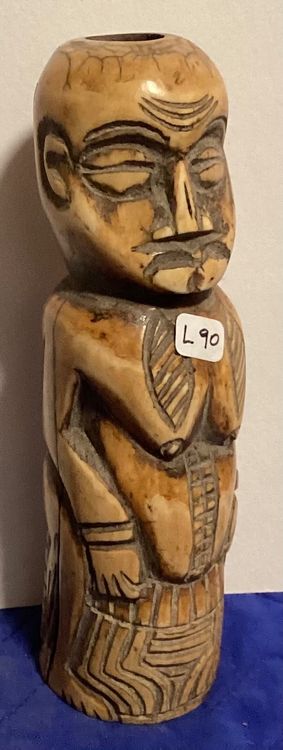 Sehr alte Afrikanische Handgeschnitzte sitzender Figur (Gebraucht) in Root für CHF 94 – nur ...