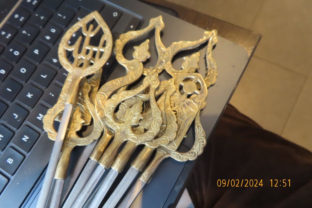 10 Spiess 42 cm lang, mit Messing Kopf jeweils, | Kaufen auf Ricardo