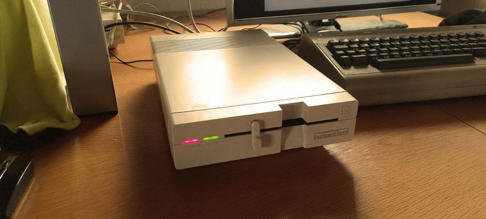 Commodore C1571 Floppy Laufwerk 5 1/4" | Kaufen auf Ricardo