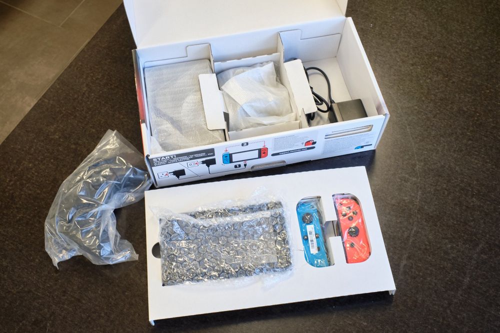 Nintendo Switch + Extra-Controller (Gebraucht) in Zürich für CHF 210 ...