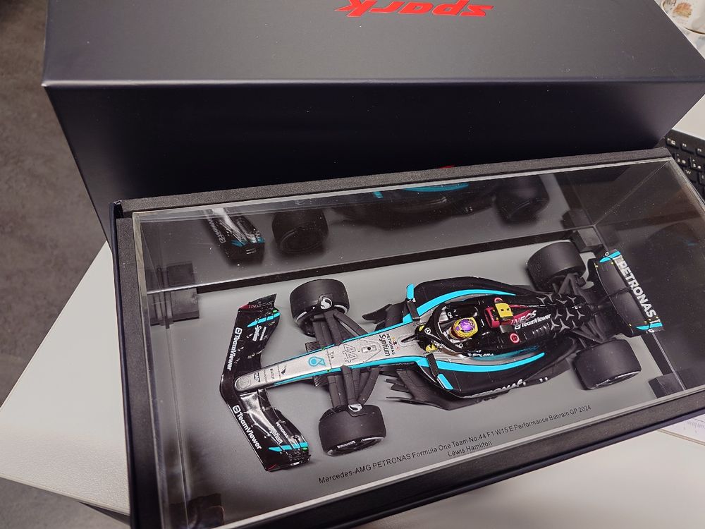 F1 Mercedes AMG Lewis Hamilton Spark 1/18 W15E (Neu (gemäss ...