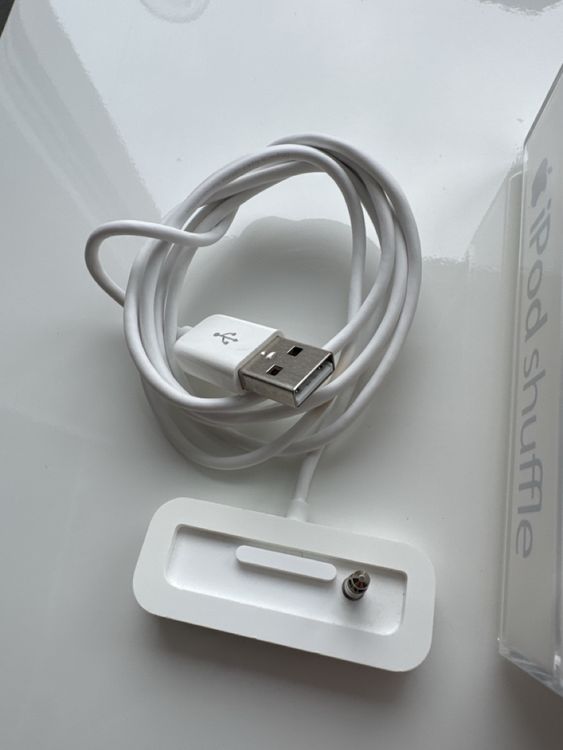 Apple iPod shuffle 1 GB (A1204) – komplett mit OVP & Zubehör (Gebraucht ...