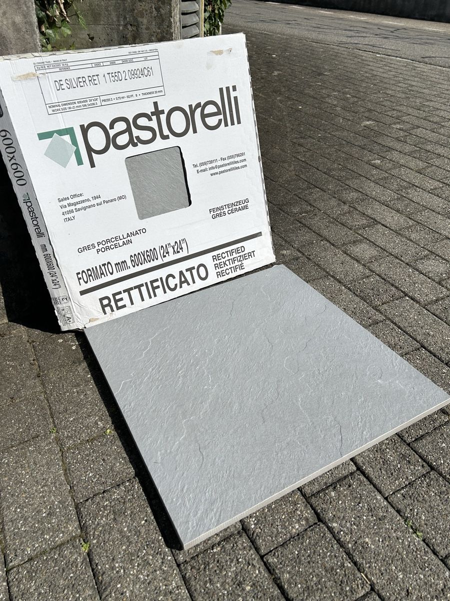 Feinsteinzeugplatte 7.2m2 (Neu und originalverpackt) in Frick für CHF 100 – nur Abholung auf ...