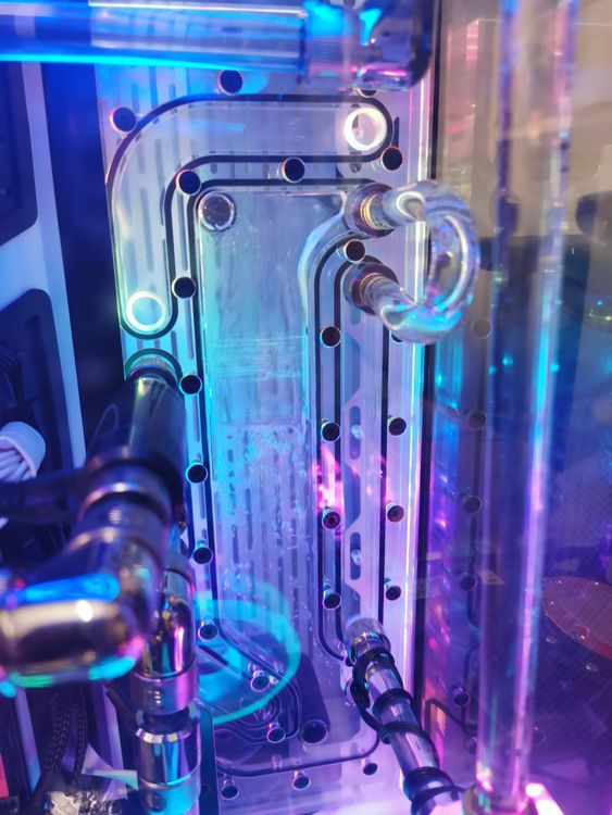 EKWB RGB Distro-Plate Für Lian li o11 dynamic (Gebraucht) in Niederlenz ...